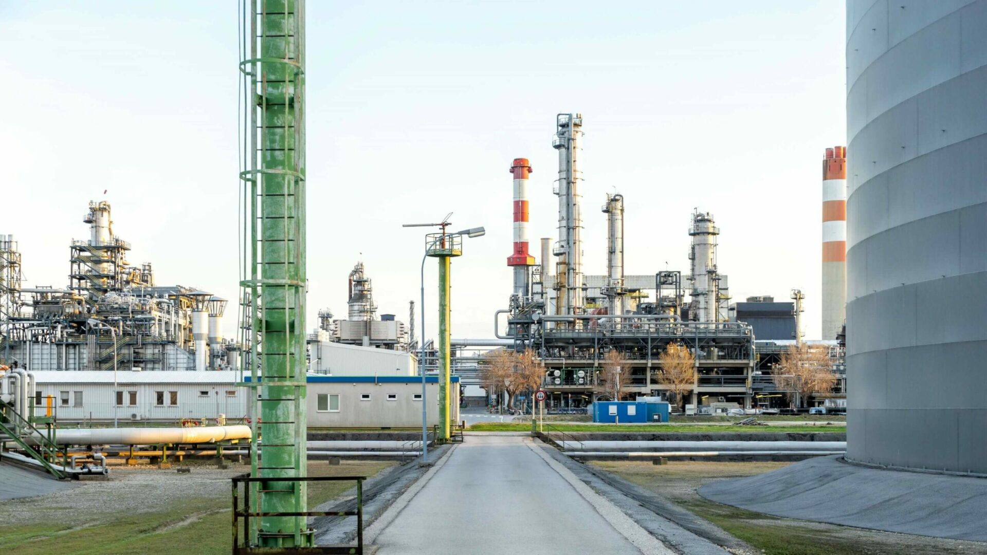 Refinery of the future: Transforming Turnaround Management - Maximl